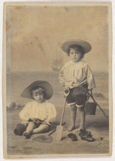 Npg X202841 Yevonde With Her Sister Verena Verena Keighly Peach Née