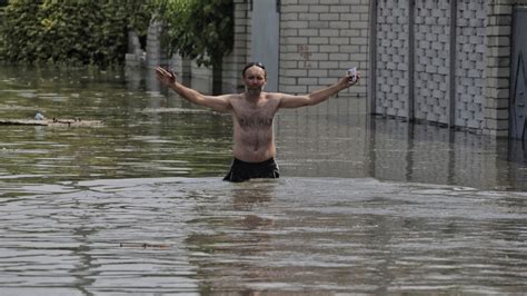 Evacuări în Masă După Distrugerea Unui Baraj Pe Nipru