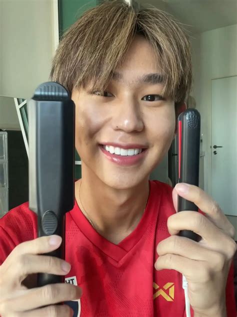 สอบถามความคิดเห็น ผู้ชายควรมีที่หนีบผมอันใหญ่หรืออันเล็ก 🪄 แกลเลอรีที่โพสต์โดย ⠀⠀⠀⠀ ⠀⠀⠀ 『𝐁