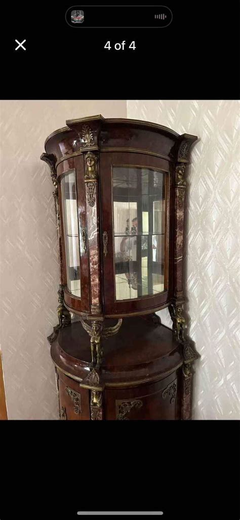 იყიდება ოჯახიდან ავეჯი კარადა ხის ანტიკვარული რენესანსი გორკა კუთხის ანტიკვარული რენესანსი