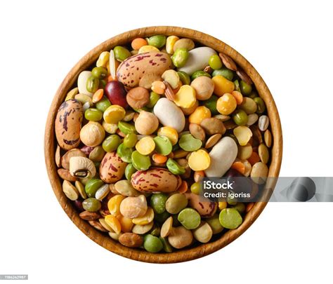 흰색에 고립 된 작은 나무 그릇 상단보기에서 다양한 말린 콩류 콩과 콩목에 대한 스톡 사진 및 기타 이미지 콩과 콩목 렌즈콩 보울 Istock