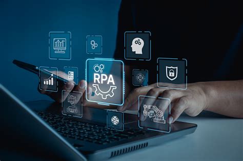 Rpa 로봇 프로세스 자동화 혁신 기술 개념 인공지능 남자는 가상 Ai 기술이 적용된 노트북을 사용하여 비즈니스 작업을