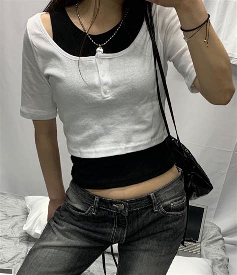 [세트가격 예쁨주의] 어반 레이어드 세미 크롭 단추 반팔 에이블리