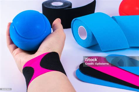 운동 요법 테이프와 Stressball 손 물리 치료 및 통증 손목 통증 긴장에 대 한 치료 테이프 탄력 있는 치료 테이프 접착