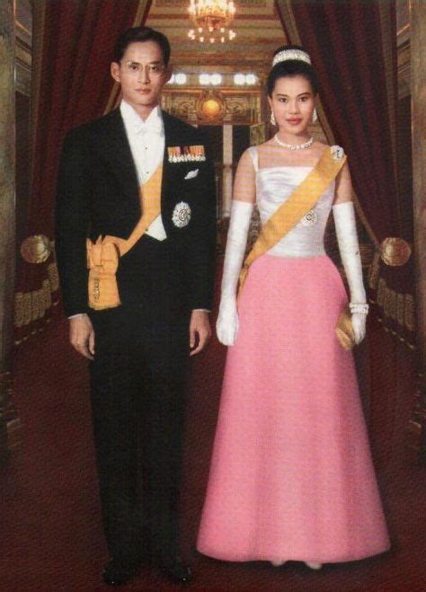 ปักพินโดย Thanita Patirupa ใน สื่อการสอน สมุดระบายสี การออกแบบปกหนังสือ งานฝีมือเด็ก