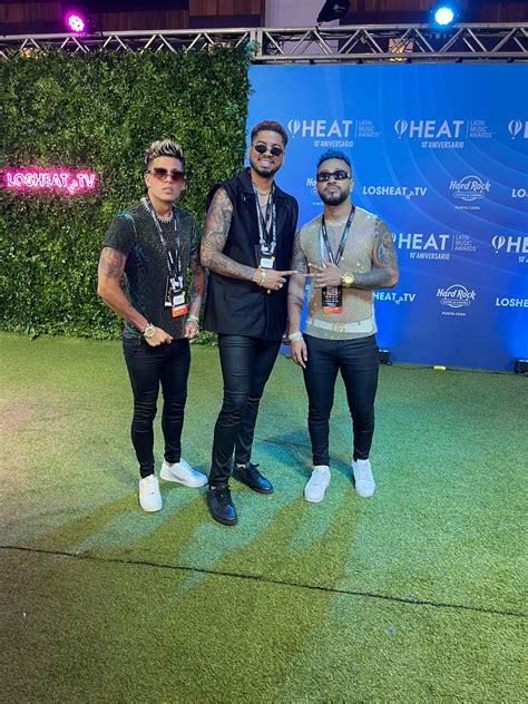 Outfits De Los Artistas En Los Premios Heat Latin Music Awards