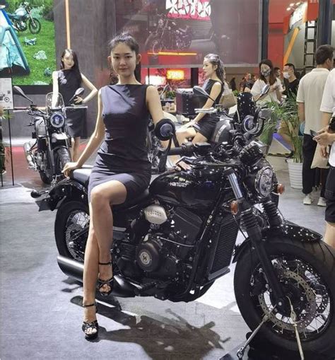 重庆摩博会小姐姐比车还要好看你爱了么 摩友部落