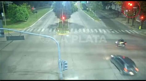 “me Hago La Toretto” Cruzó En Rojo A Toda Velocidad Atropelló Y Mató