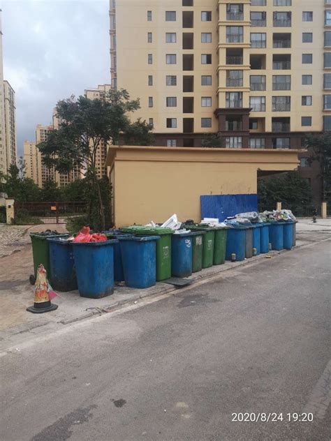 杨林领秀知识城小区垃圾乱堆乱放业主苦不堪言 嵩明县委书记 昆明市 云南省 领导留言板 人民网