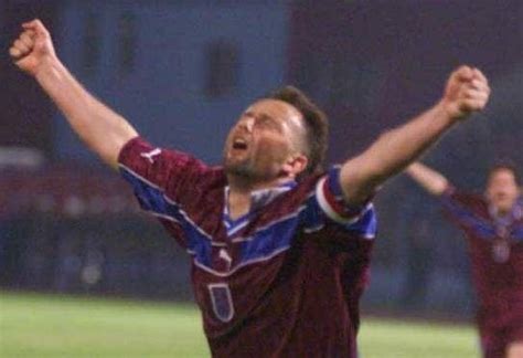 Yapay Zekaya Göre Türkiye nin En İyi Golcüleri Trabzonspor Efsanelerini Tanımayan Bir ZEKA