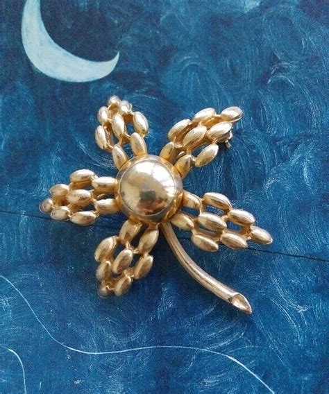 Vintage Jewelry 西洋古董飾品 金色調 花葉形 優美 別針 老時光角落｜徽章別針人氣榜 Pinkoi