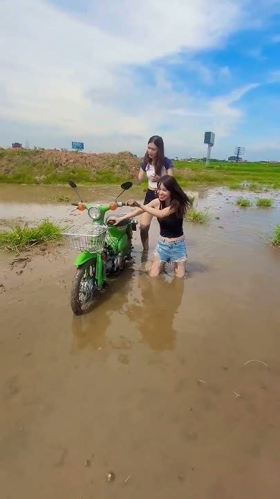 Stuck In Mud Vespagirl Stuckinmud Mud Youtube
