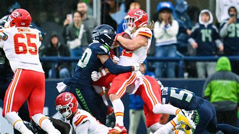 seahawks offense shines in victory while defense dominates chiefs