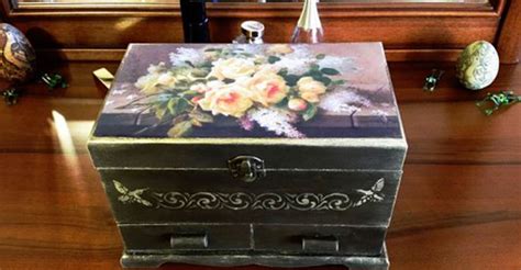 The Son Wanted To Give His Mother To A Nursing Home Before He Left He Looked In The Box