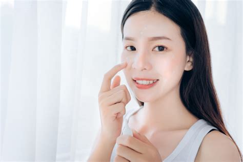 7 Bahan Skincare Yang Wajib Dihindari Oleh Pemilik Kulit Sensitif Dan