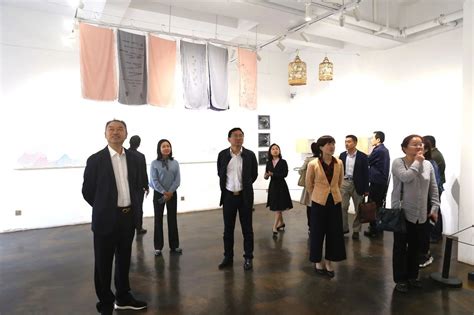 邝远平陪同枝江市领导参观考察“湖北民俗民艺第一村”——莫愁村凤凰网