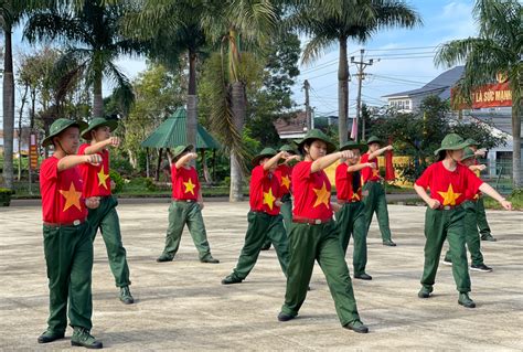 100 chiến sĩ nhí tham gia Học kỳ quân đội Báo Lâm Đồng điện tử