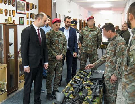 Министерот Мисајловски во посета на припадниците на баталјонот на Специјални сили Волци Вие