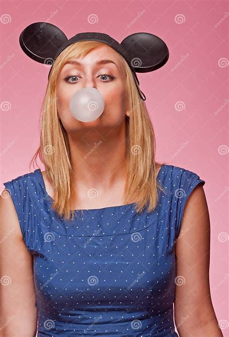 Guarde Su Ojo En La Burbuja Imagen De Archivo Imagen De Tonos Fondo