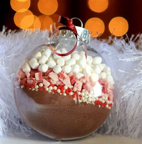 Сладости в елочном шаре понравятся любому человеку ну а как смастерить такой замечате