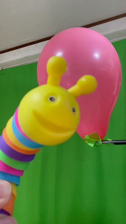 キャンドゥに売ってたくねくねイモムシで風船を割ろうとしたら【pop A Balloon With A Caterpillar Toy