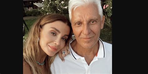 Manken Özge Ulusoy un babası trafik kazasında hayatını kaybetti