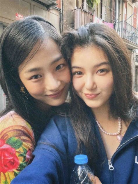 𐀔 On Twitter I Love How Most Of The Time Minji And Dani Pose Together