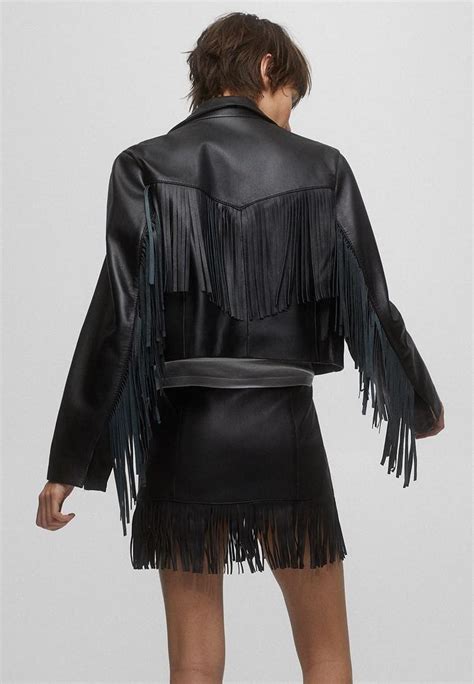 Inditex es la repera vaya chaqueta que saca Pull Bear estilo sioux con la que todas te mirarán
