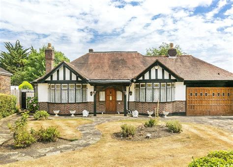 3 Bed Bungalow For Sale In Ringmer Place London N21 Zoopla
