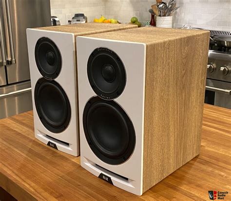 ELAC Uni-Fi Reference UBR62 WHITE/OAK Photo #4055465 - Canuck Audio Mart