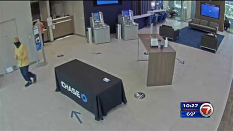 Fbi Searches For Man Who Robbed Chase Bank In Davie Wsvn 7news