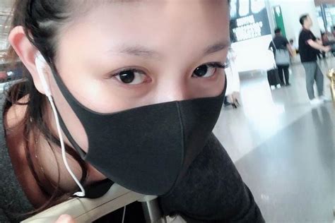 汪峰前妻葛荟婕晒露纹身的机场自拍，发文“最近你们好吗”