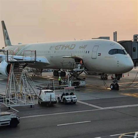 阿联酋阿提哈德航空公司首架空客a350 1000首飞成功迪拜活动视频