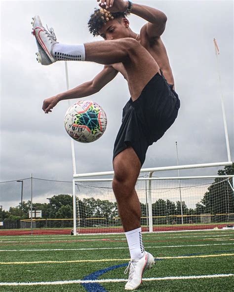 Tuff Soccer Poses Tuff Soccer Photos Best Soccer Poses Soccer Guys