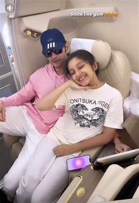 Mahesh Babu ఫ్యామిలీతో వెకేషన్‌కు మహేష్ బాబు ఫోటోలు వైరల్ Namasthe