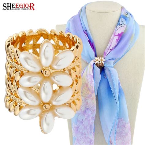 Sheegior Lovely Pearl Flower Scarf Buckle Brooch Fashion Jewelry Gold