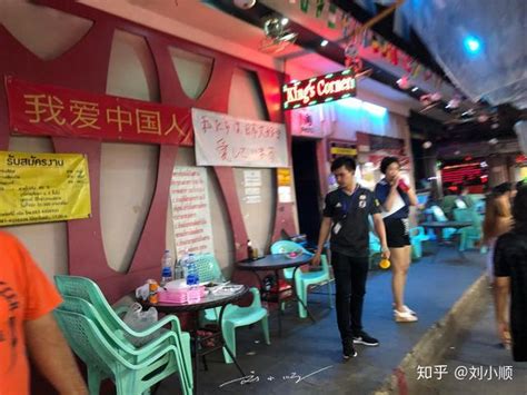 直击泰国曼谷最著名的红灯区，一半是夜市，一半是色情表演的夜店 知乎