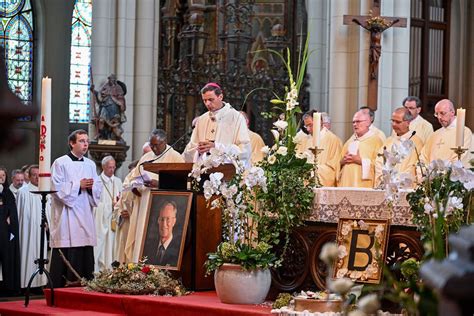 웨스트 보두앵 왕 기념식에 참석한 벨기에and룩셈부르크 로열들👗