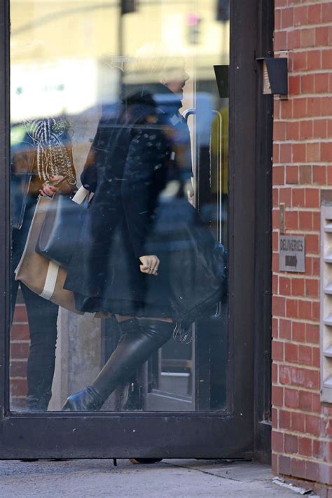 Jane Krakowski In A Black Swimsuit On The Beach In The Hamptons New York Celebrity
