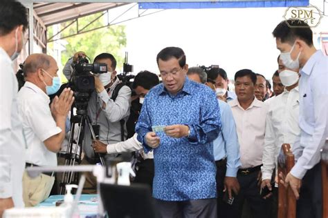 សម្តេចតេជោ ហ៊ុន សែន អញ្ជើញប្តូរព័ត៌មានថ្ងៃខែឆ្នាំកំណើត ក្នុងបញ្ជីឈ្មោះបោះឆ្នោត នគរដ្រេហ្គន