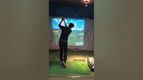 골반은 먼저 돌지 않고 스트레칭하면서 공을 때리고 돌아요그립은 꽉 쥐지 않고손가락으로 견고하게헤드는 바깥방향으로 나가다가 공을 타격해요조금씩 장력으로 스피드를