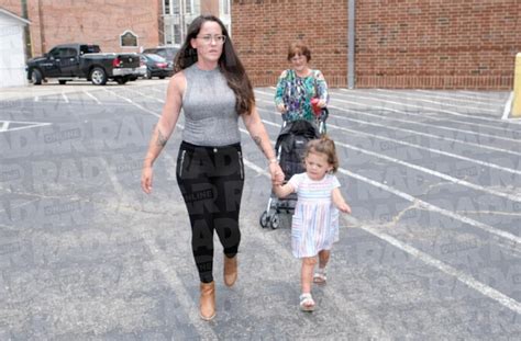 Jenelle Evans Screams At Her Mom Grabs Ensley Outside Of Court