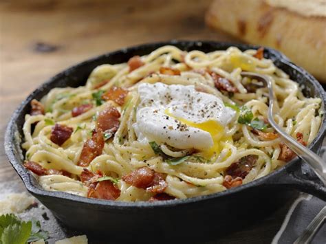 Descubre qué sucede si eliminas los carbohidratos de tu cena
