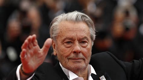 Отнели оръжия на Ален Делон имали съмнения че може да се самоубие Новини Woman Bg