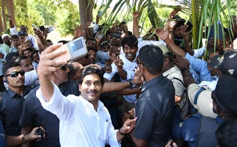 AP CM YS Jagan Begins Bus Yatra From Idupulapaya