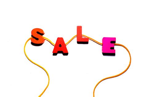 빨간색과 분홍색 으로 칠해진 나무 밝은 Abc 글자 그림자와 고립 된 배경에 레이스에 매달려 0명에 대한 스톡 사진 및 기타