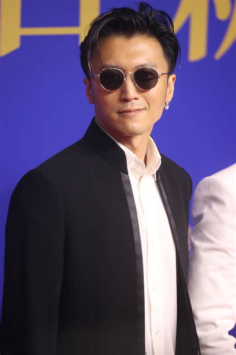 冯绍峰穿黑西装状态佳 甄子丹、谢霆锋齐亮相 搜狐大视野 搜狐新闻