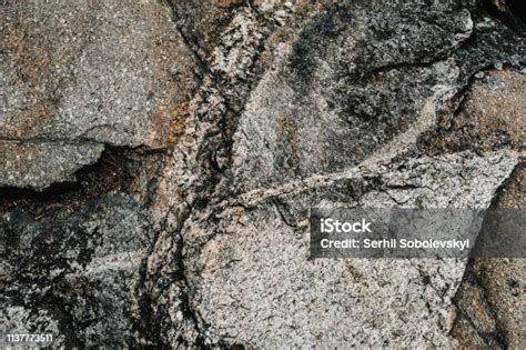 돌 질감 배경입니다 화강암과 현무암의 표면 커다란 바위 돌 담 닫습니다 텍스트를 배치 합니다 갈색에 대한 스톡 사진 및 기타 이미지 Istock