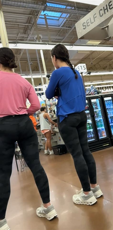 Twin Bubble Butt Sisters Lulu At Grocery Store Spandex Leggings