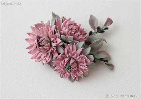 Брошь серо розовая с цветами хризантемы в интернет магазине на Ярмарке Мастеров Москва